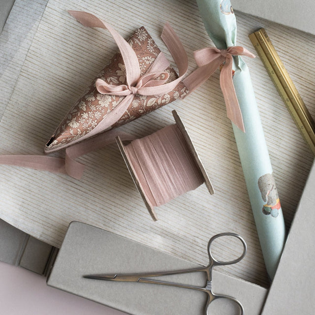 Maileg Wrapping Paper, Blossom, Red, 11 yards – My Sweet Muffin