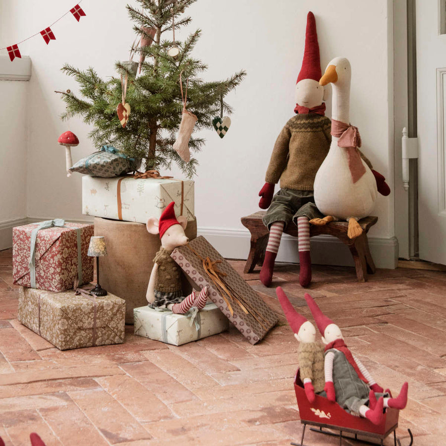 Maileg Wrapping Paper, Blossom, Red, 11 yards – My Sweet Muffin