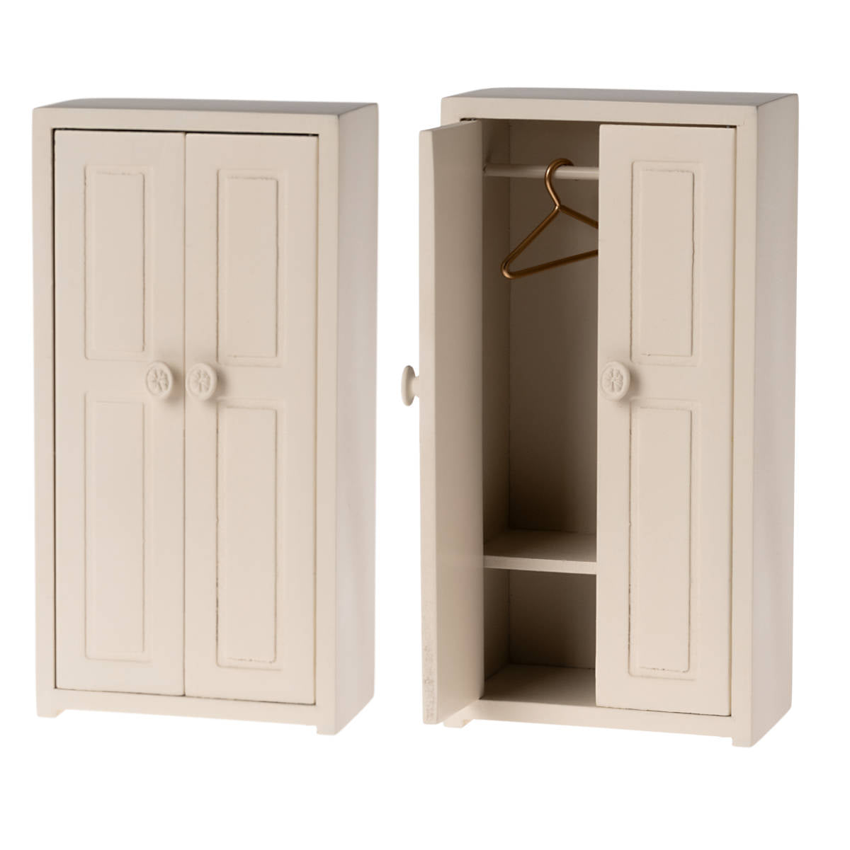 Small wooden closet store